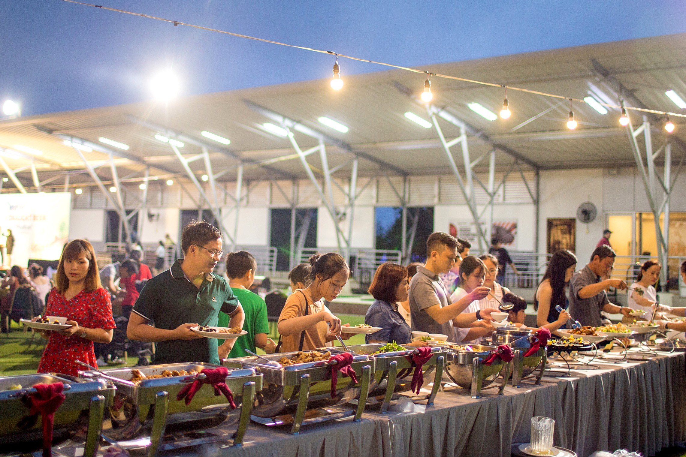 GRILL TO CHILL - THE IRRESISTIBLY DELICIOUS BUFFET & DRAFT BEER IS BACK!